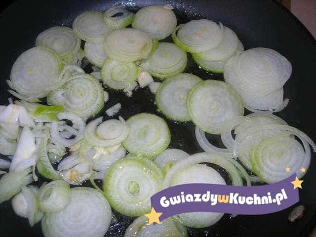 Przepis na Cebula duszona - Gwiazdy w kuchni
